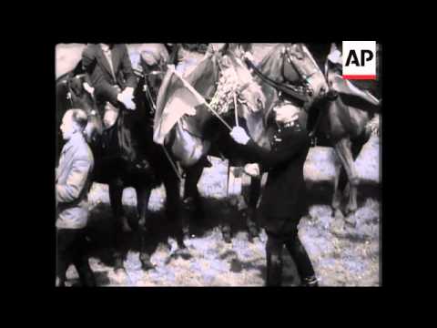 TRAINING POLICE HORSES