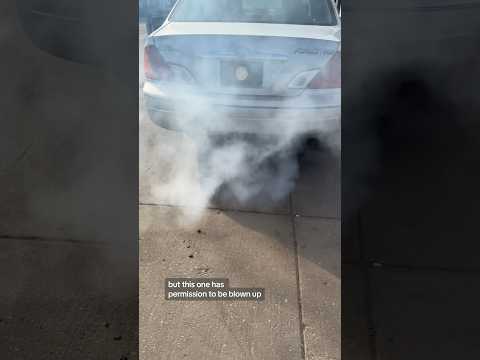 This Toyota Avalon is a member of the high mileage club ! Here’s its last video before the crusher !
