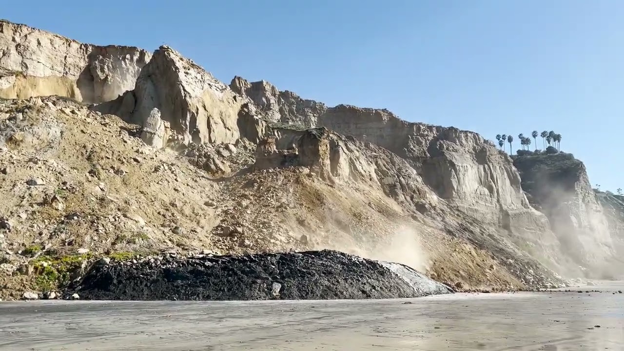 Blacks Beach San Diego Bluffs Collapse (1:29pm Jan 20 2023)