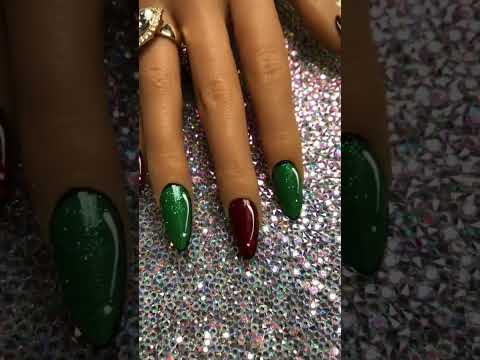 Christmas pop art nails #short #red #green