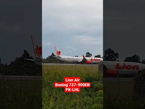 Lion Air ライオンエア Boeing 737-900ER PK-LHL backtrack & takeoff #lionair #shorts