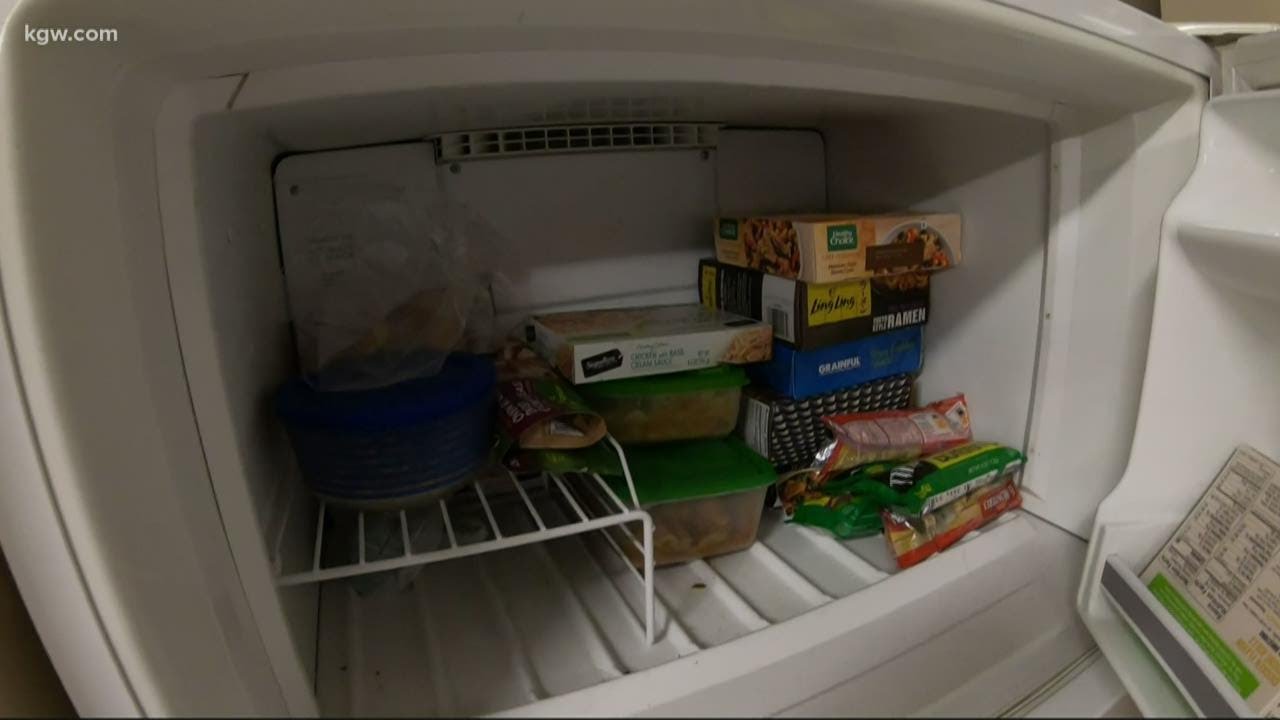 Hundreds of thousands of Oregonians still without power; food spills