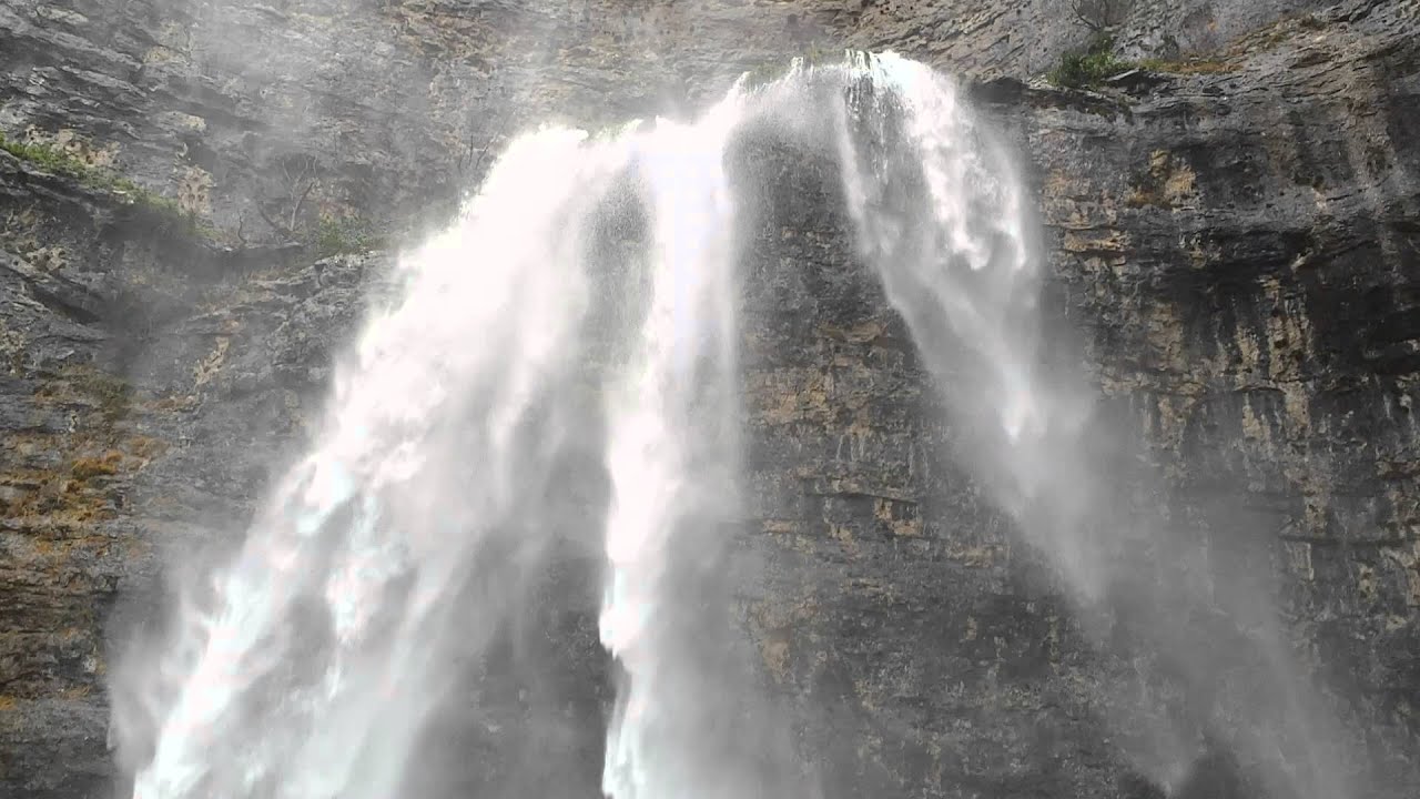 Nacimiento del río Mundo por Javier Serrano | Vídeo | Turismo de ...