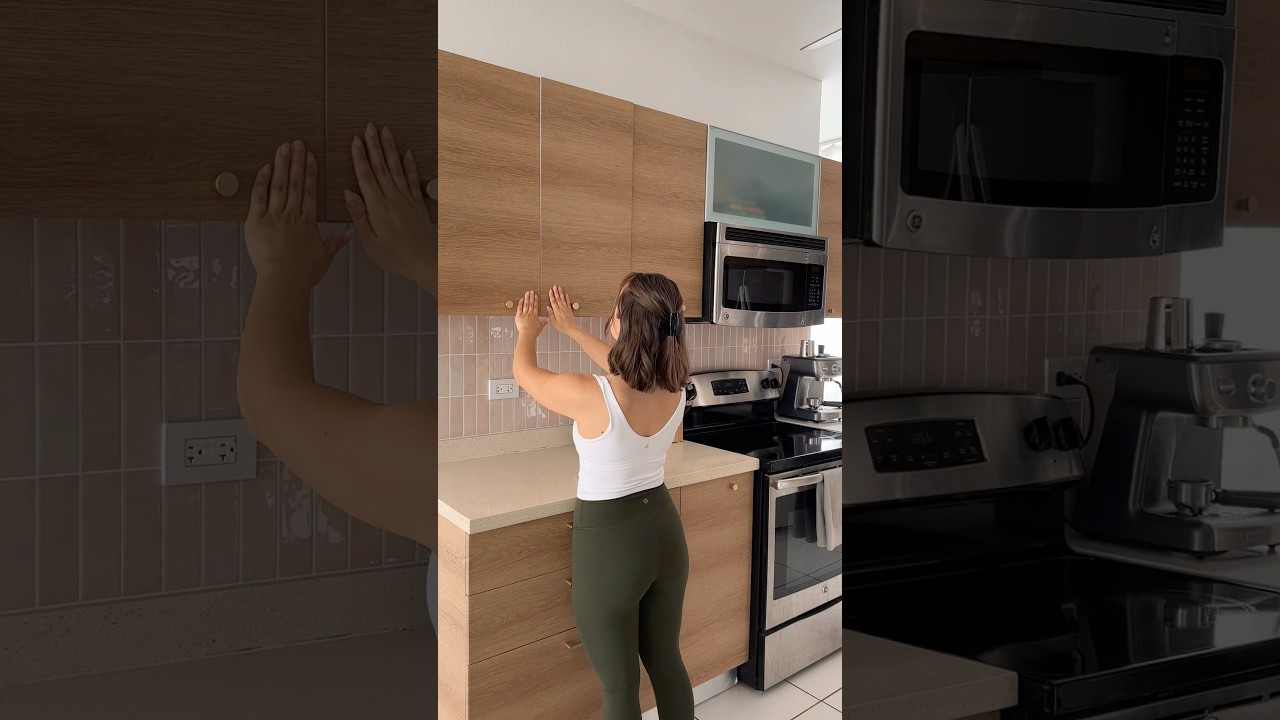 Can you believe this DIY kitchen makeover is all renter friendly?? So much more inviting now 😍