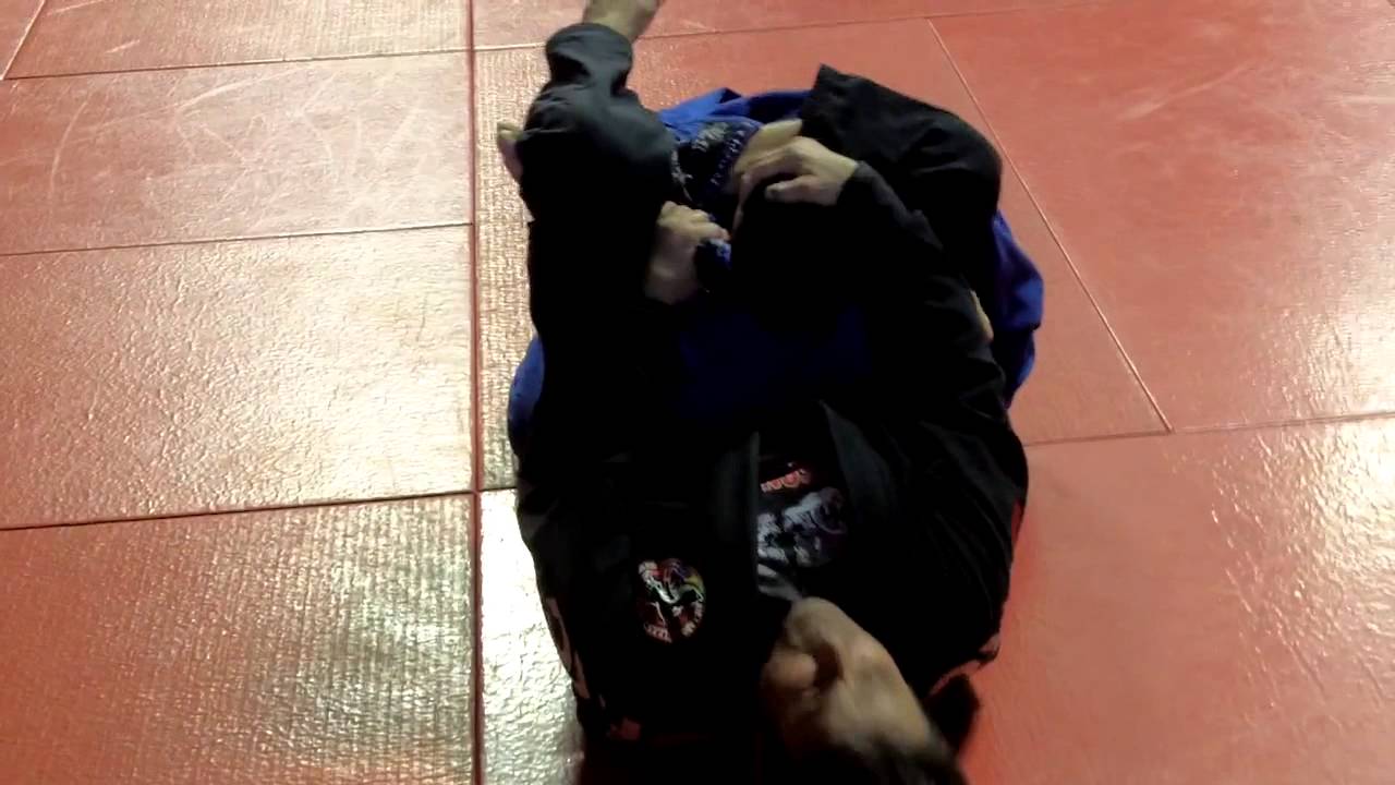 Jiu Jitsu Techniques - Triangle Attack Using Opponent's Lapel