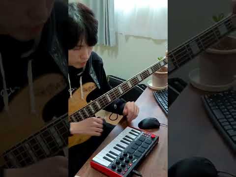 Beat Making with AKAI MPK mini mk3 #shorts #bass