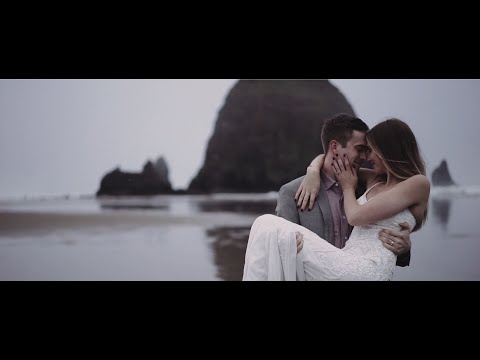 Alexa + Tim / Cannon Beach, OR / Intimate Destination Wedding