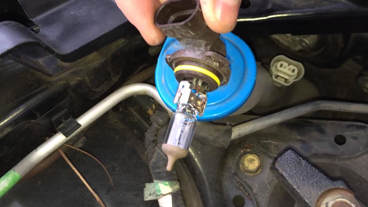 How to Replace a Headlight Bulb in a 2001-2005 Honda Civic (Driver Side)