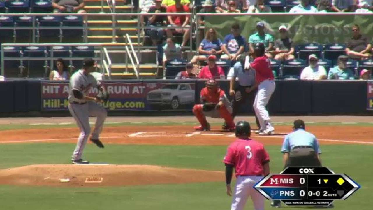 Gabriel Guerrero goes yard