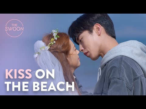Lee Jae-wook kisses Go A-ra on the beach | Do Do Sol Sol La La Sol Ep 13 [ENG SUB]