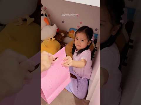 Who likes mom's makeup toys? #alpacandy #toys #toy #kidsmakeuptutorial #makeup