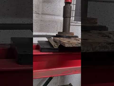#wheelbearing #workshop #uk #sketchy #mechanic #automobile #renault #clio #garage #press #rs