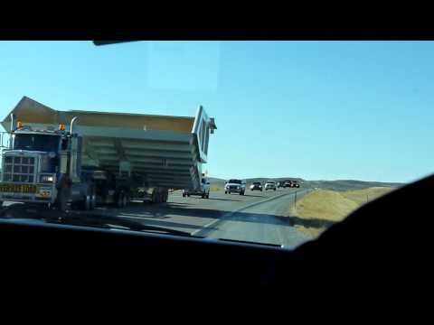 Huge dump triuck bin transport (Haulpak)