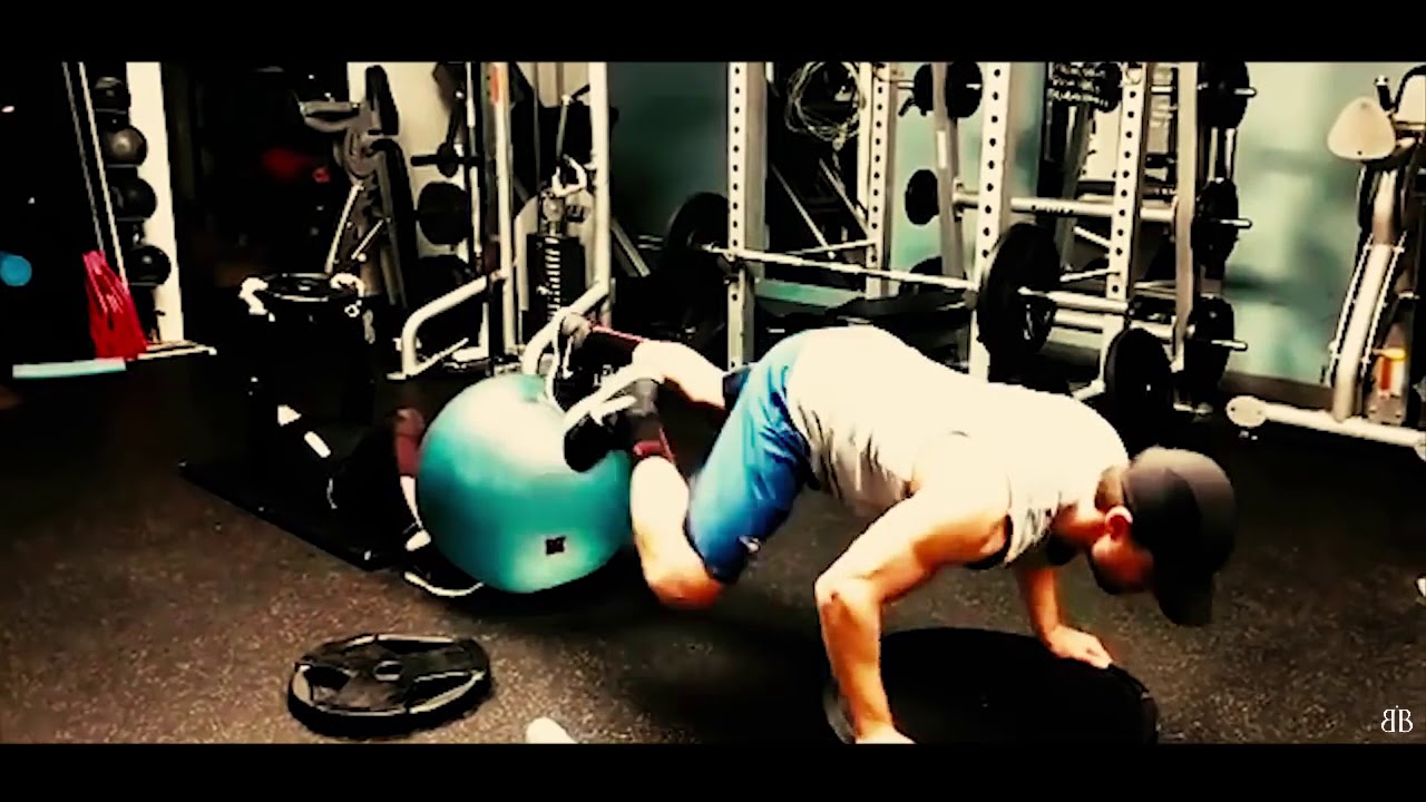 Stephen Amell & Emily Rickards | Workout | Green Arrow