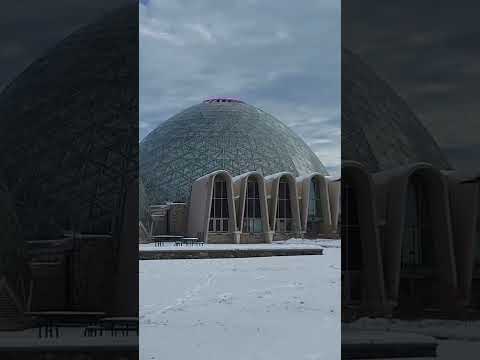 Milwaukee Domes Botanical Gardens