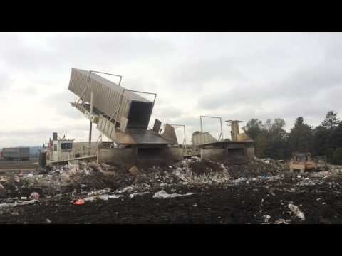 Cedar Hills Regional Landfill: time-lapse tipping
