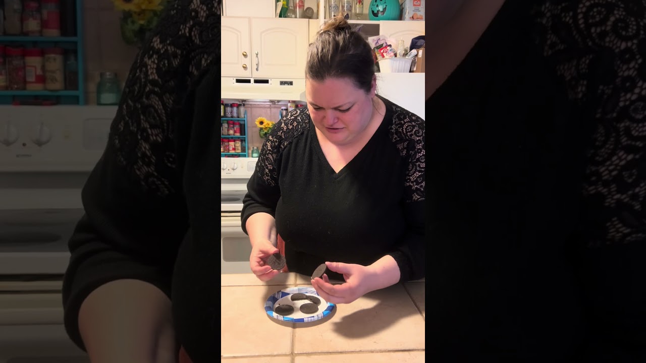 What’s Wrong With These Oreos?!🍪😳#shorts #viral #funny #sisters #oreo