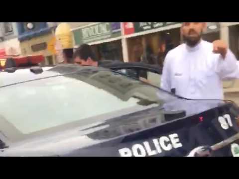 Passerby confronts man carrying Islamic State flag