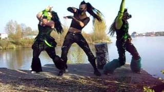 25 Videos Of Goths Dancing Outside During The Daytime