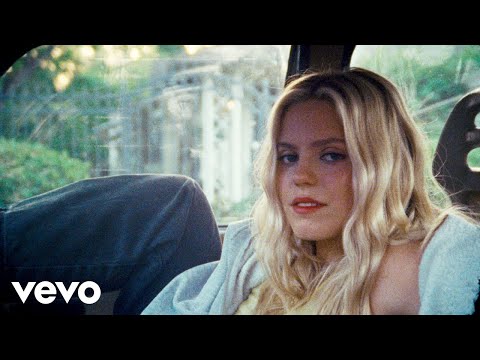 Reneé Rapp - Don't Tell My Mom | Music Video, Song Lyrics and Karaoke