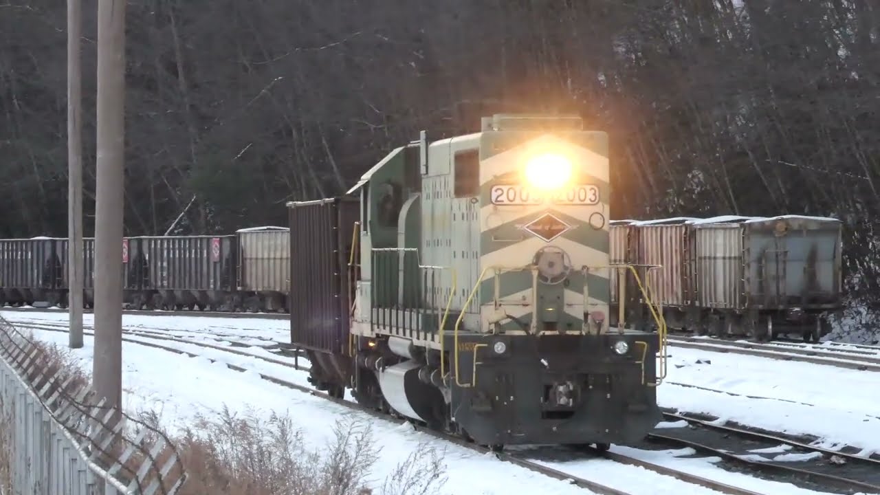 RBMN SD38 2003 Working Extremely Hard Moving 20+ cars solo on QAJT