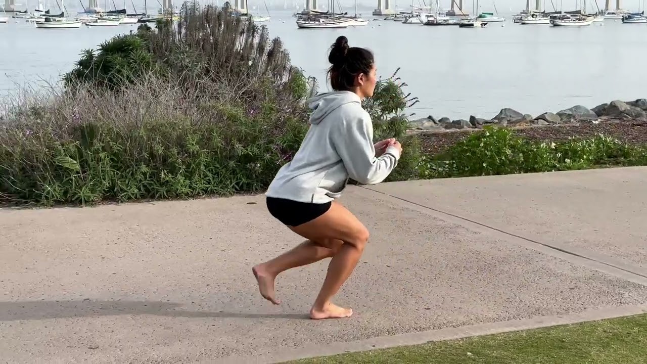 Backward barefoot walk (mid)
