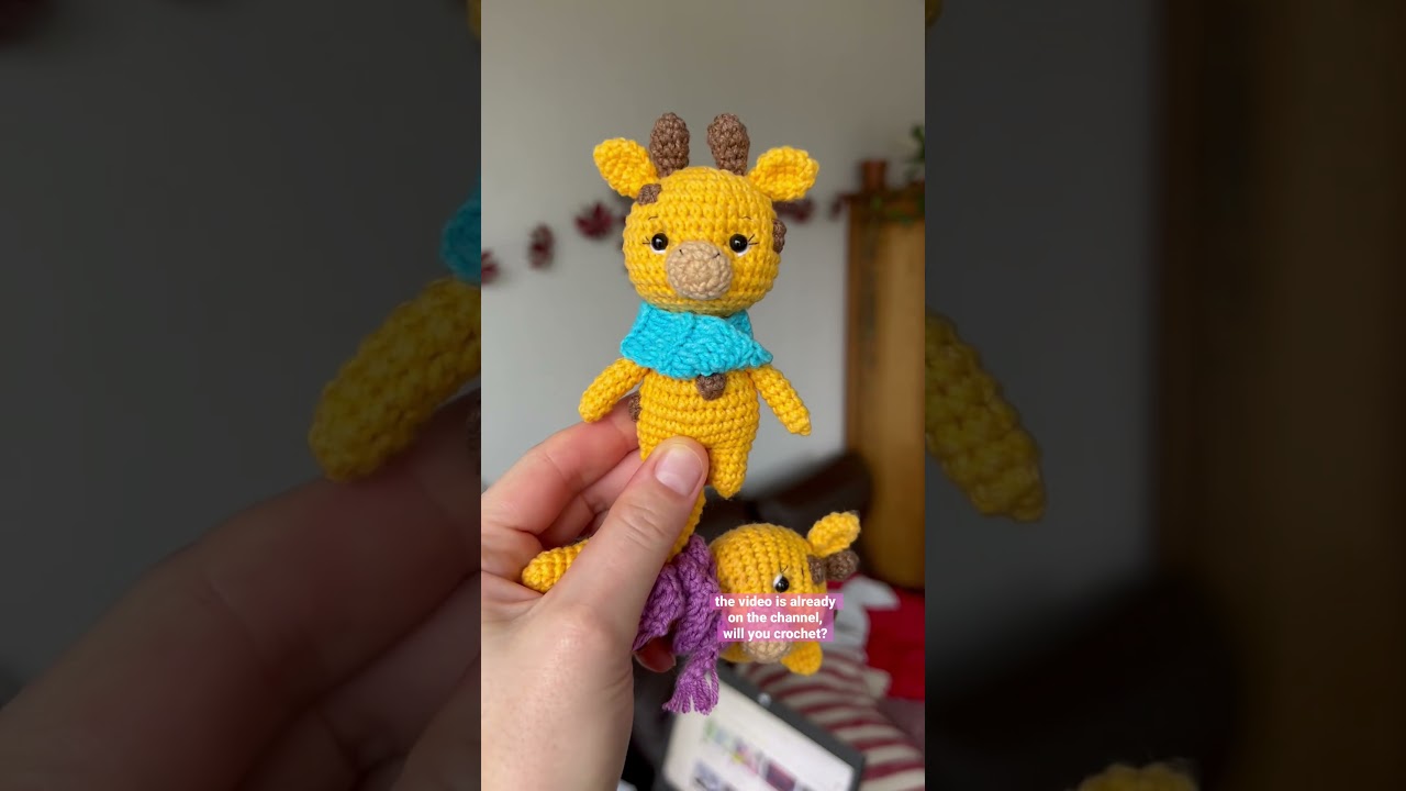 Crochet giraffe amigurumi toy free pattern