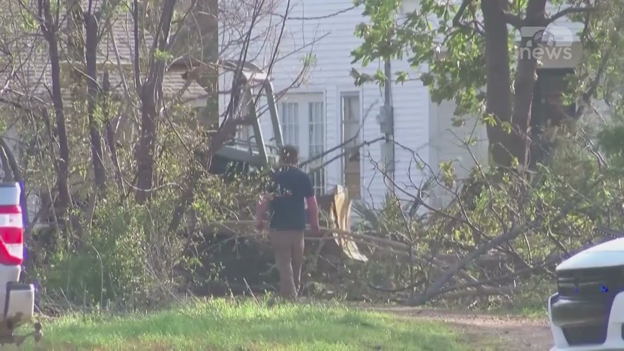 Top News/ Shtëpitë ‘fluturojnë’, makinat përmbysen…Tornadot vrasin ... Top News/ Shtëpitë ‘fluturojnë’, makinat përmbysen…Tornadot vrasin ...