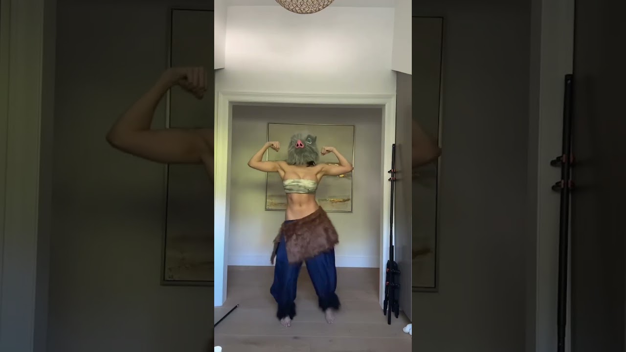 Meanwhile, Inosuke: #demonslayer #inosuke #infinitycastle #cosplay #gymgirl #weeb