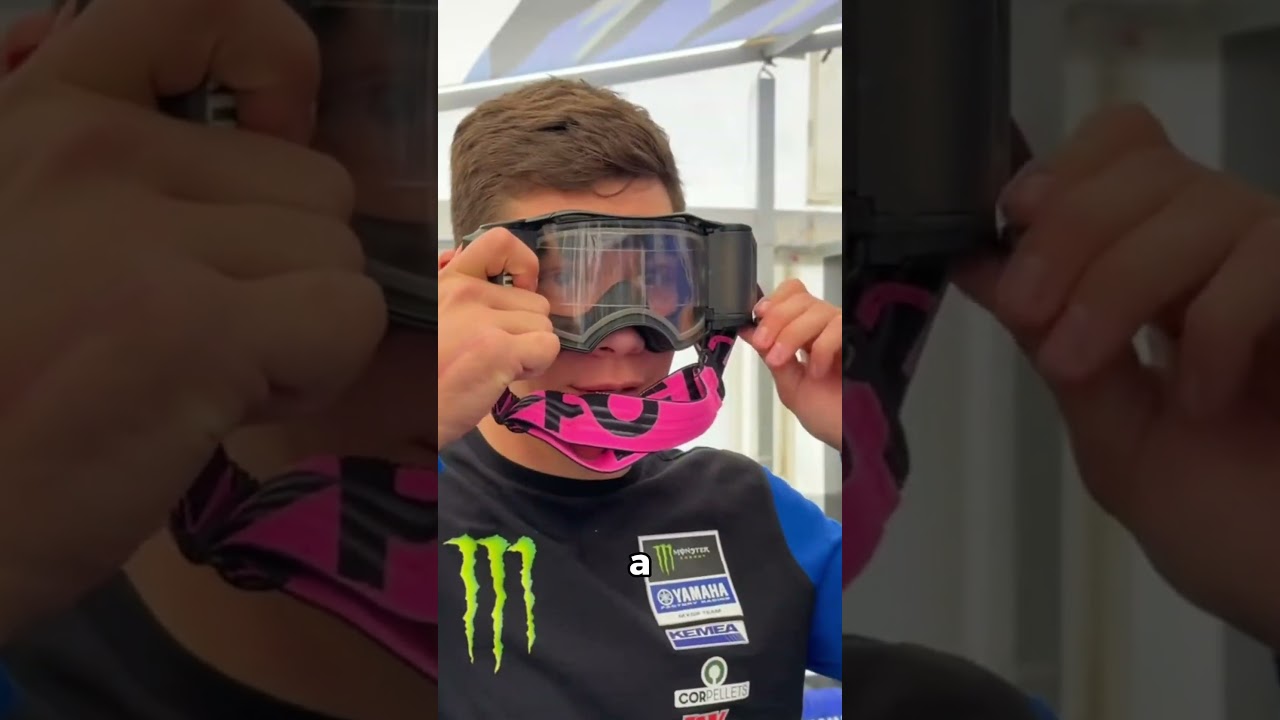 How Pro Riders See Through Mud? 🏍️ Visor Cleaning Secrets!