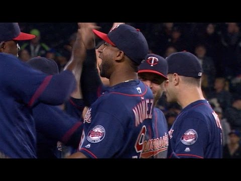 MIN@SEA: Twins end the game with an outstanding DP