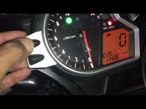 How to change the clock on a CBR 1000rr (+MPH/KM & Fahrenheit/Celsius)
