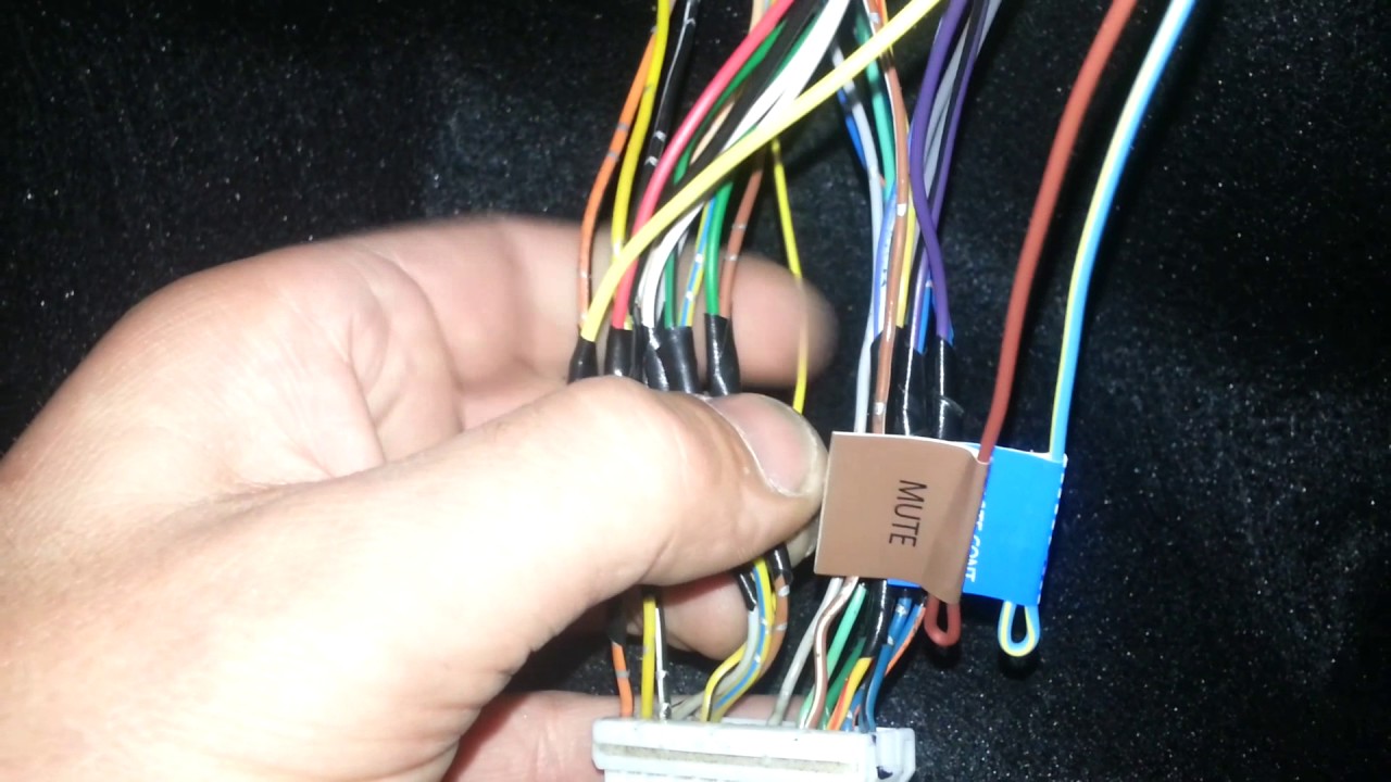Holden VT - VX  radio wire colours