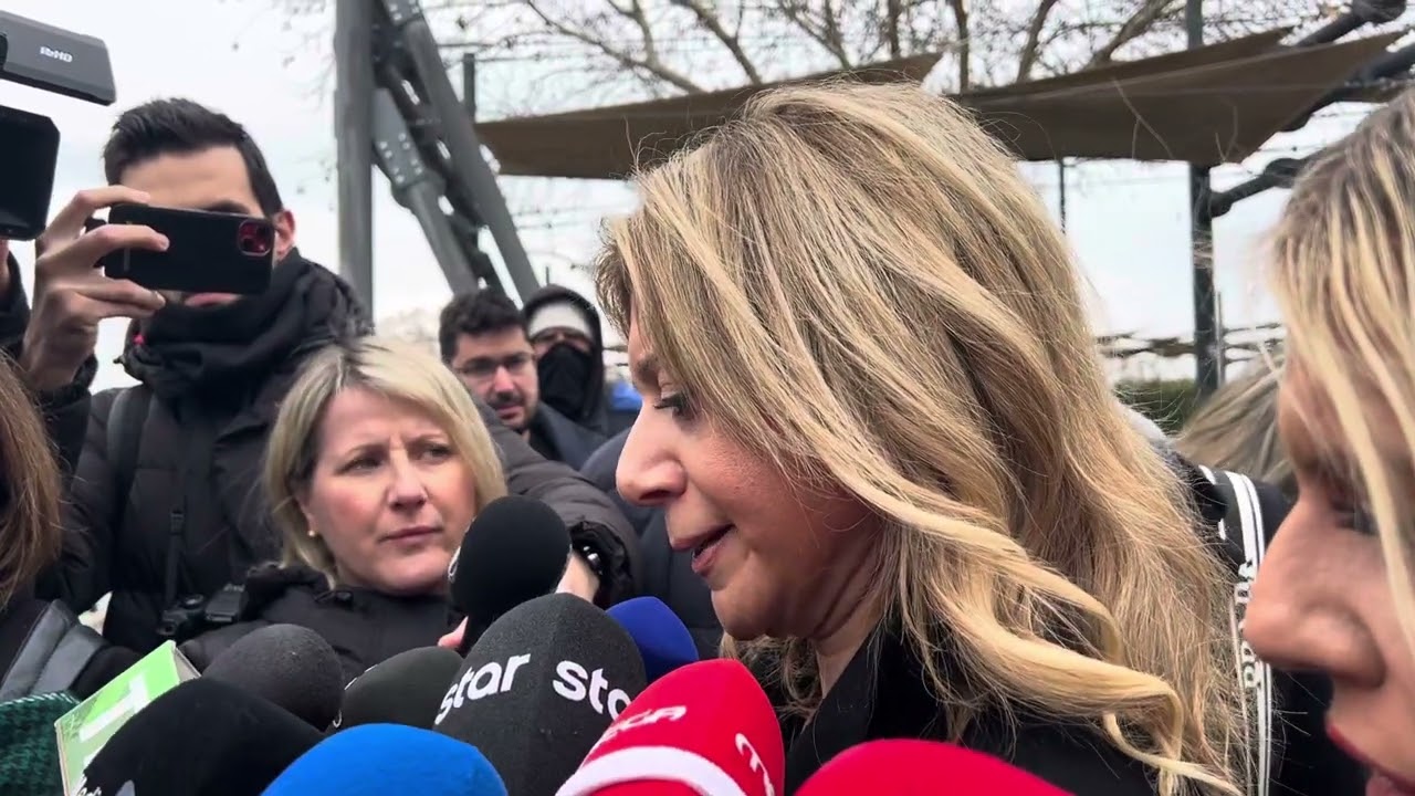 Στην κηδεία του Καλογήρου η Καρυστιανού: «Έπρεπε να βρίσκομαι εδώ για ...