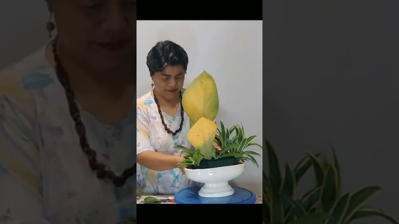 Jangan buang daun yang tua, cantik sekali dalam rangkaian #lennyperangkaibunga#merangkai bunga mudah