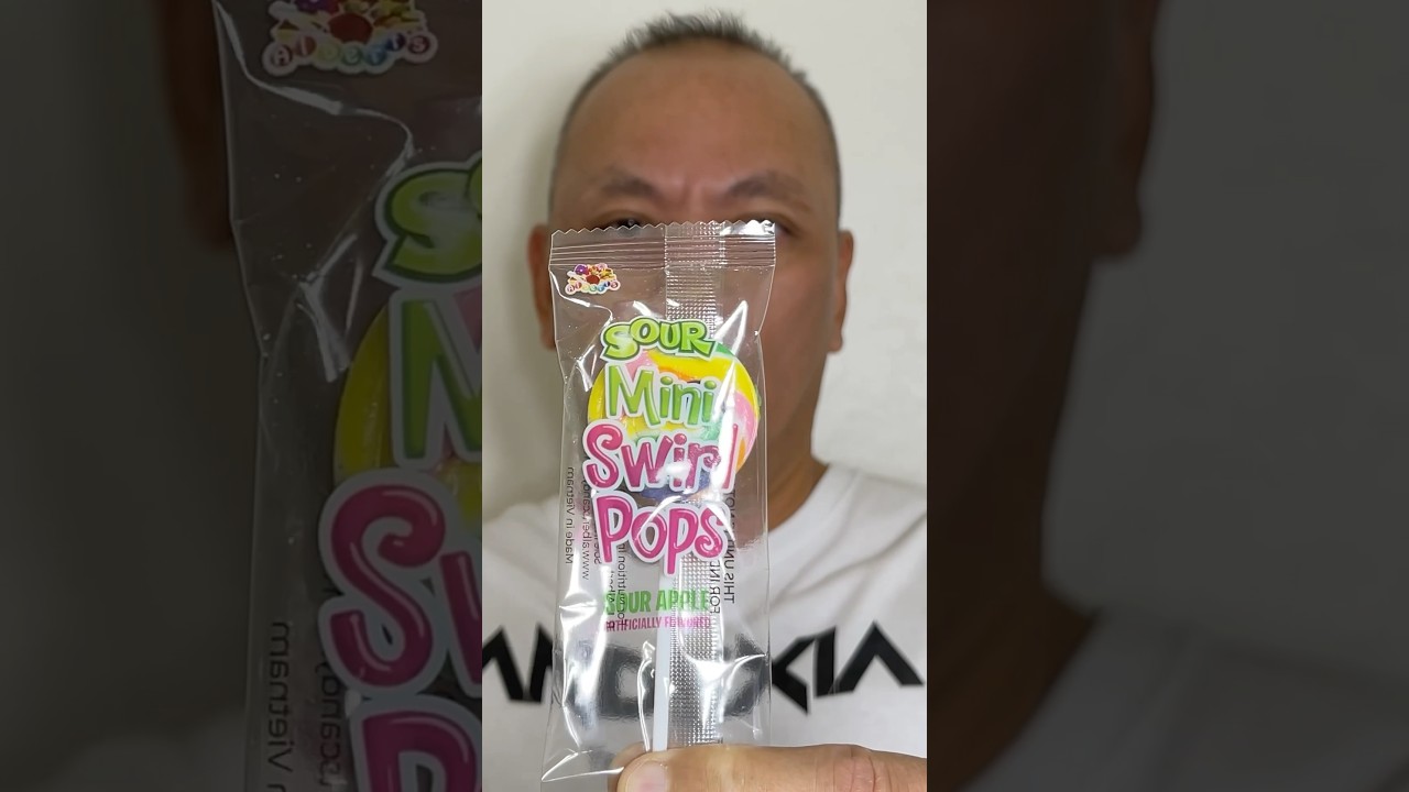 👂ASMR SWIRL POPS SOUR MINI LOLLIPOP CANDY SOUR APPLE FLAVOR EATING SOUNDS👂#shorts