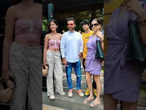 Shanaya Kapoor and family out for lunch recently #shanayakapoor #sanjaykapoor