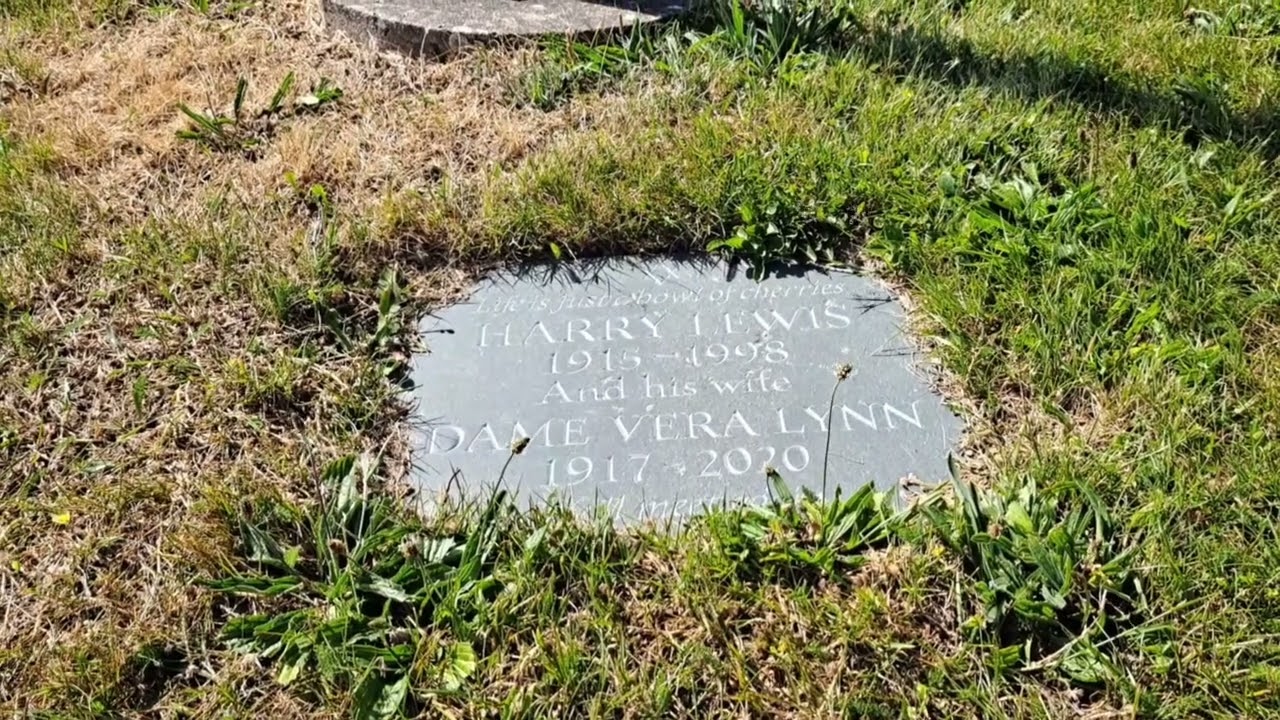 Famous Grave - Vera Lynn - Singer - Celebrity Graveyard