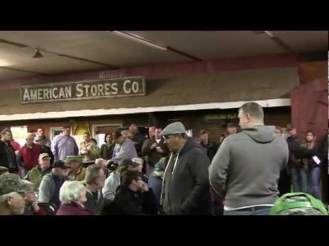Allen's Auction, Vincentown, NJ ... Inside action