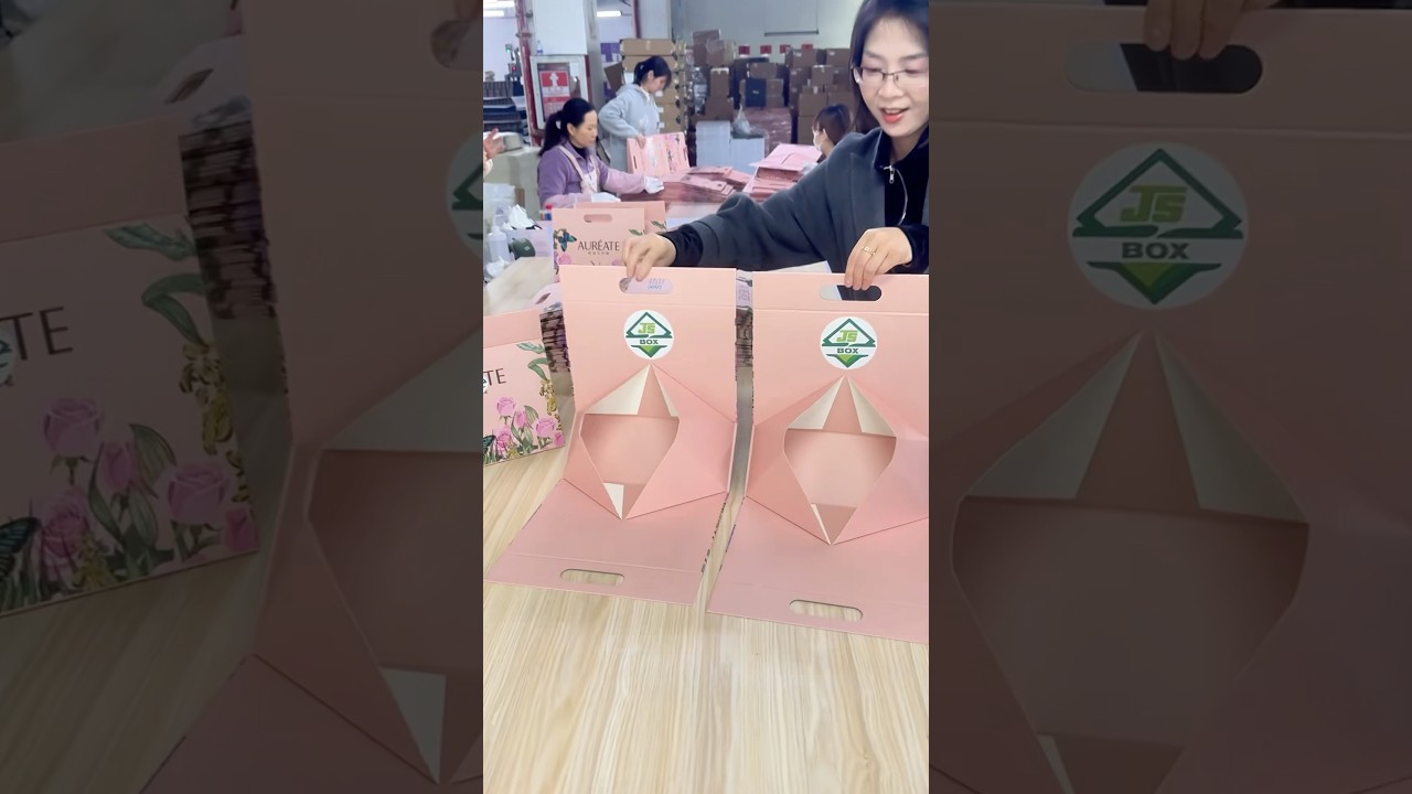 Redefining Luxury with Unique Packaging Solutions #custompackaging #foldingbox #fashion #italy #uk