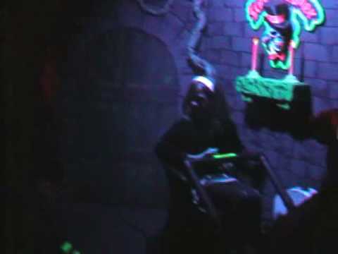 Halloween Hacks: Building A Dark Ride In A Garage | Hackaday