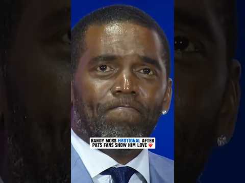 Randy Moss got a standing ovation at Tom Brady’s Patriots HOF ceremony 👏 (via @patriots)