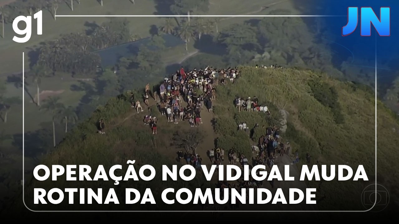 Jornal Nacional: Operation in Rio favela leaves tourists stranded on the hilltop.