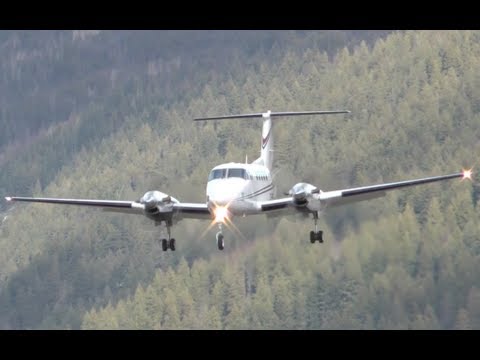 Beechcraft Super King Air B200 Approach and Landing