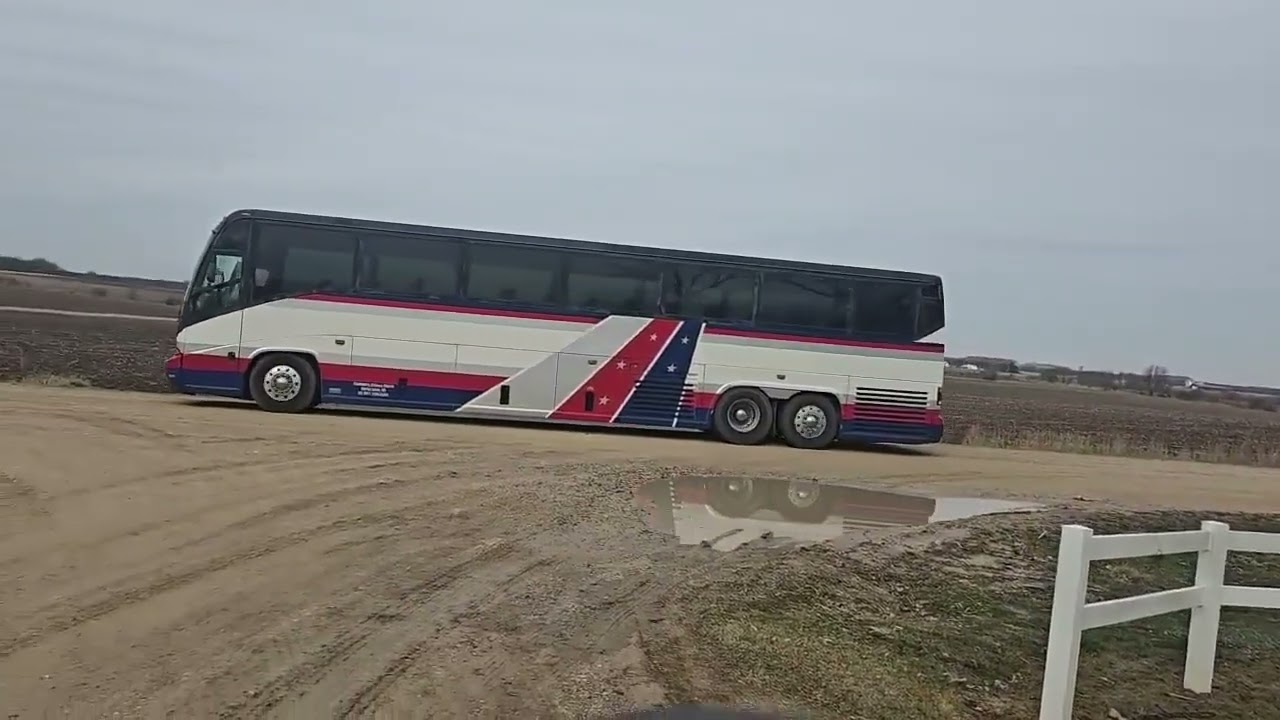 1998 MCI 102-EL3 For Sale