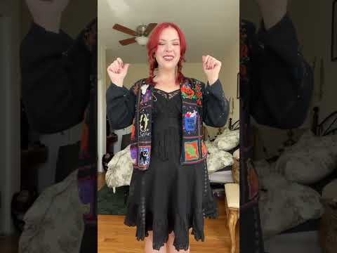 styling an ICONIC halloween thrift find 😳