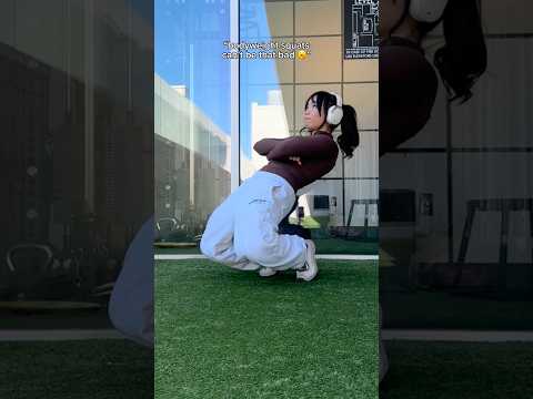 name this sissy squat variation ⬇️🗣️ #gym #trending #fit #fitness #workout #training #calisthenics