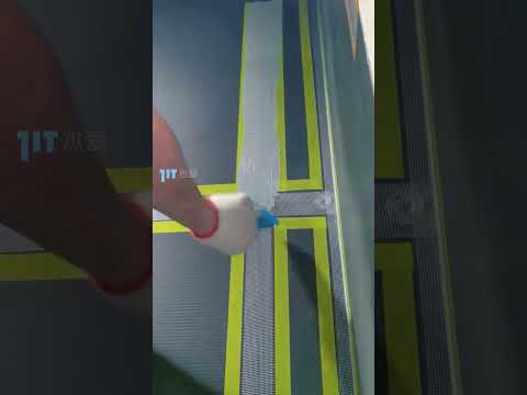 Use self-adhesive mesh and JIT P8 glue to strengthen the joints between boards