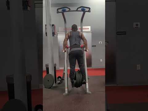 Few reps 215 lbs / 98 kgs#weighteddip #lightweight