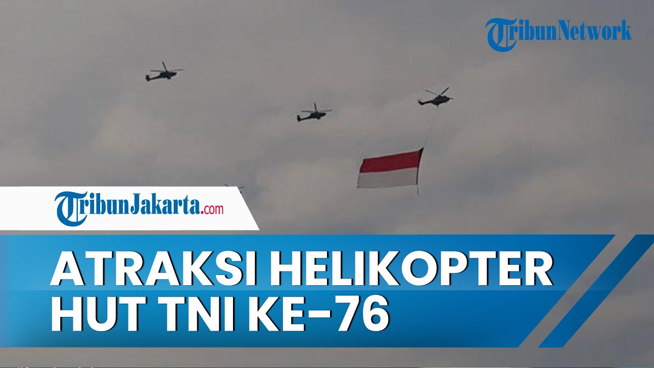 Atraksi Helikopter Bawa Bendera Merah Putih di Langit Istana ...